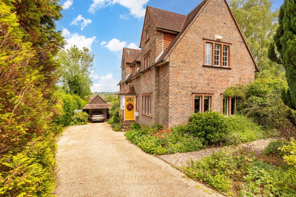7 bed, House in Forest Row, RH18 5BP - Price £1,200,000 - Ref:05defc4c ...