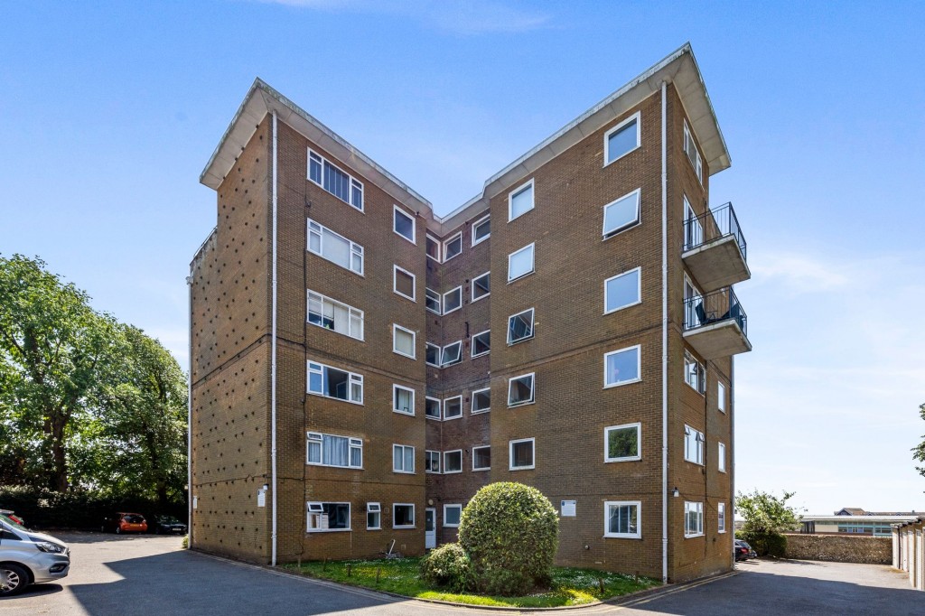 1 bed, Flat in Hove, BN3 6NF - Price £270,000 - Ref:63a5a8cb-c1b1-4a16 ...