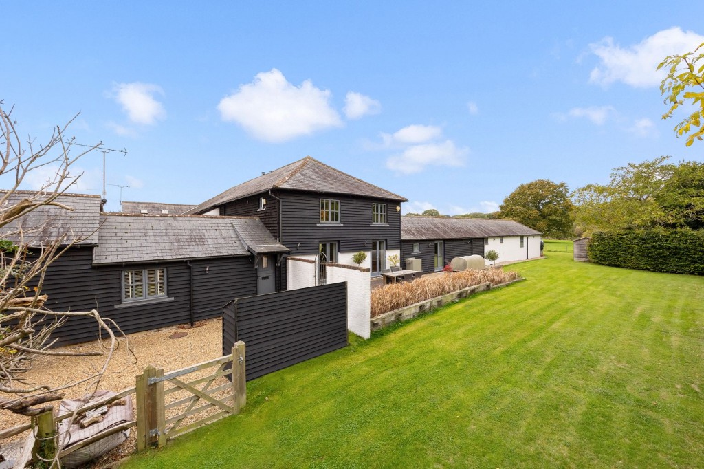 4 bed, House in Pulborough, RH20 2LQ - Price £1,000,000 - Ref:6f2bda90 ...