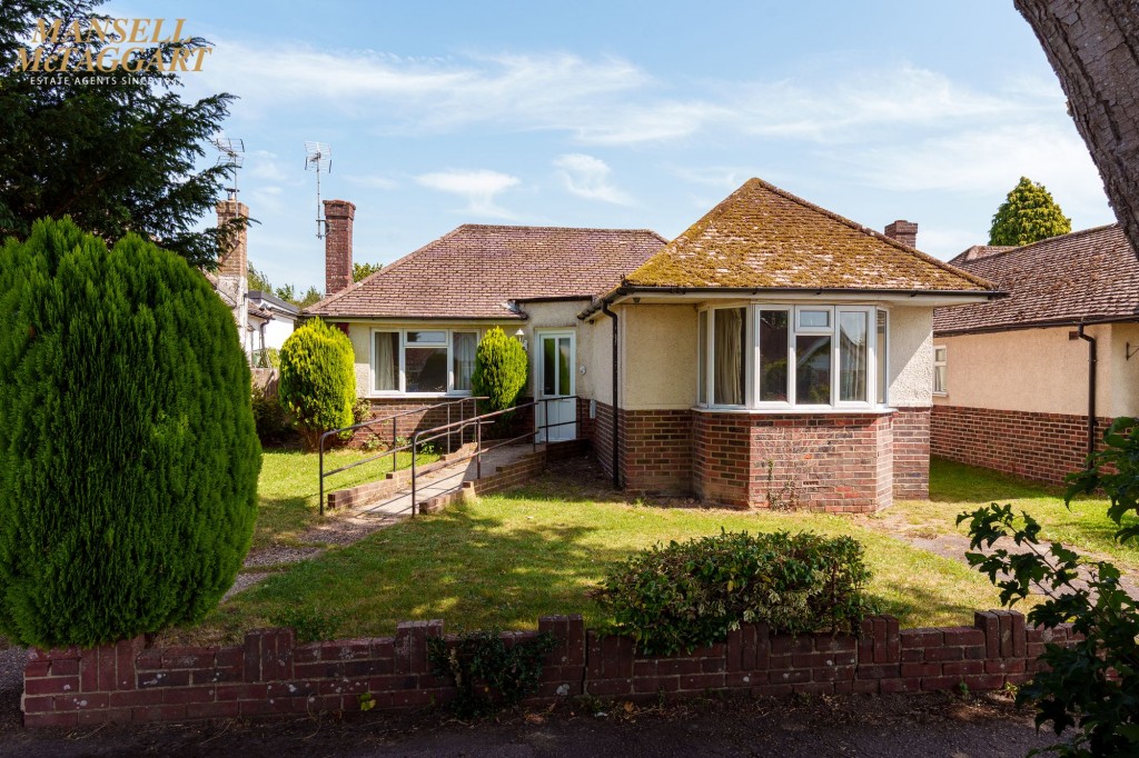 3 bed, Bungalow in Hassocks, BN6 8NL - Price £499,950 - Ref:7045f00b ...