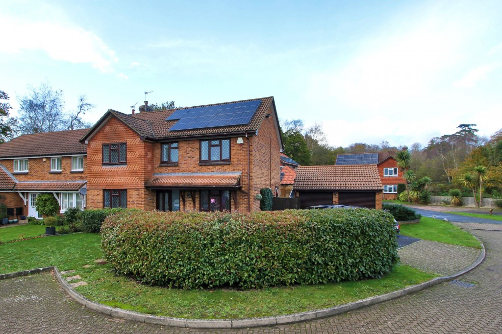 4 bed, House in Uckfield, TN22 2DA - Price £575,000 - Ref:bf4d76c9-fade ...