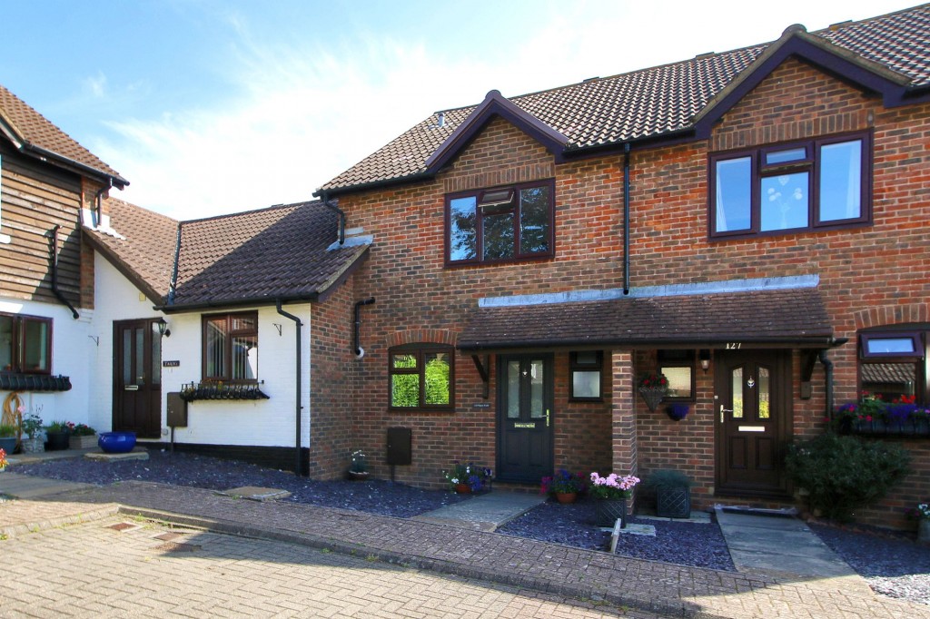 3 Bed Terraced House In Uckfield Tn22 5yh Price £360 000 Ref